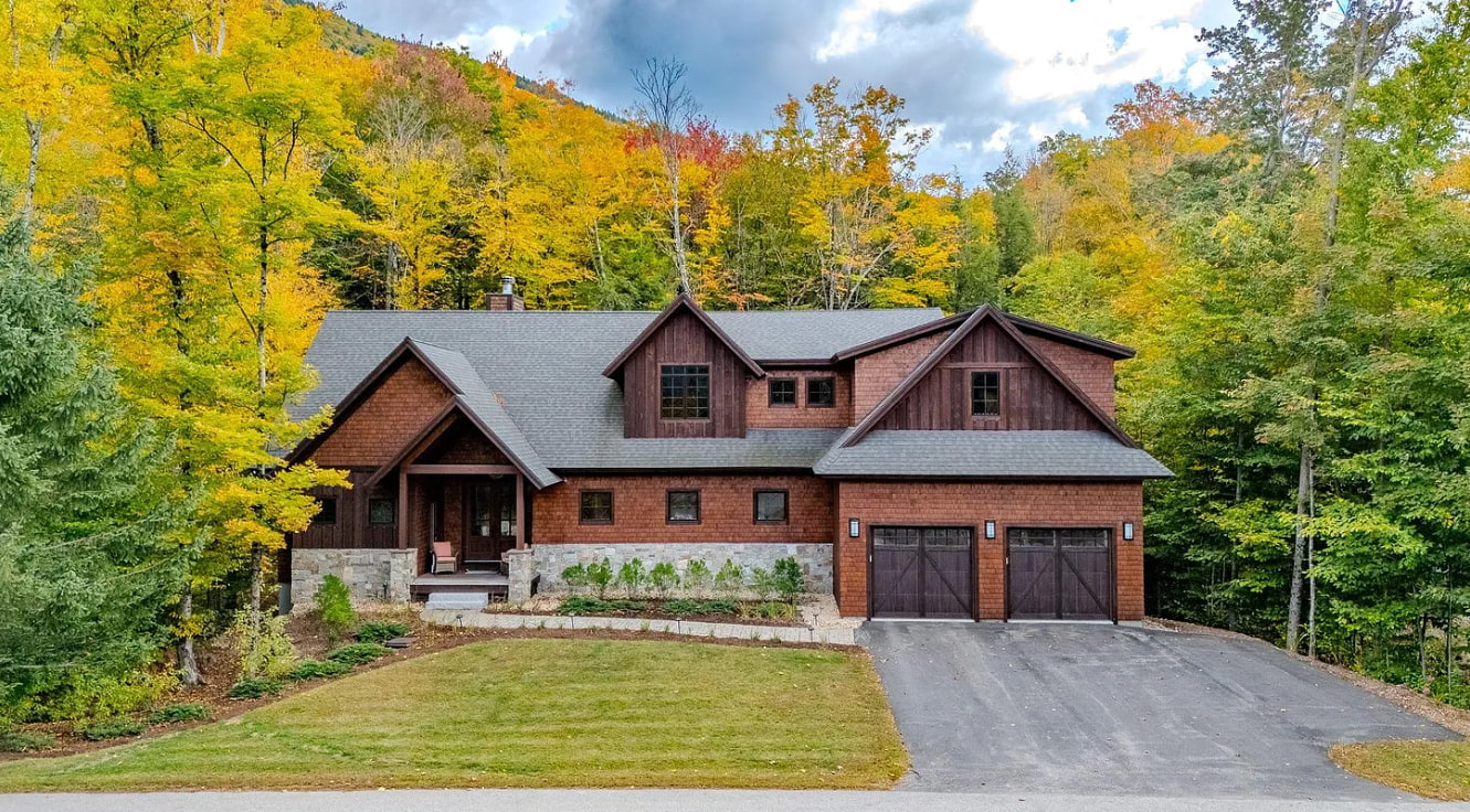 Loon Chalet: Ski Shuttle, Hot Tub, Sleeps 19 - New Hampshire
