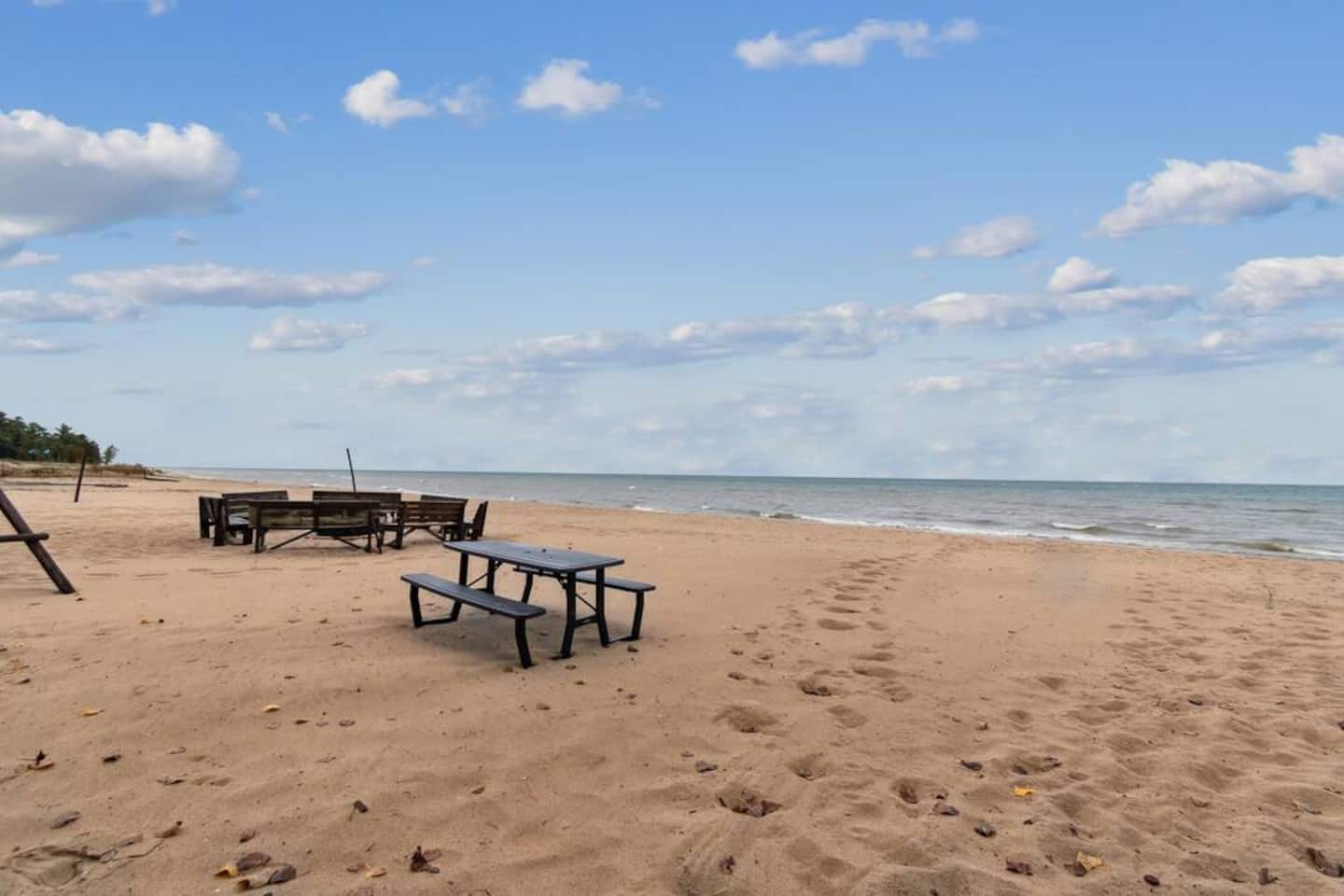 Cozy Lake Huron Cottage + Beach Access - Michigan